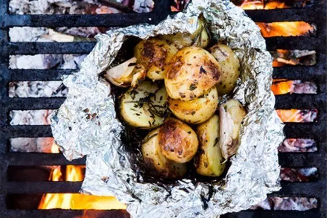 8 simple and incredibly delicious dishes from young potatoes 10489_9