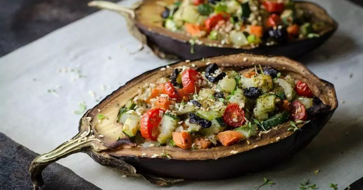 Aubergine bakt i ovnen - de beste oppskrifter av deilige retter med et bilde