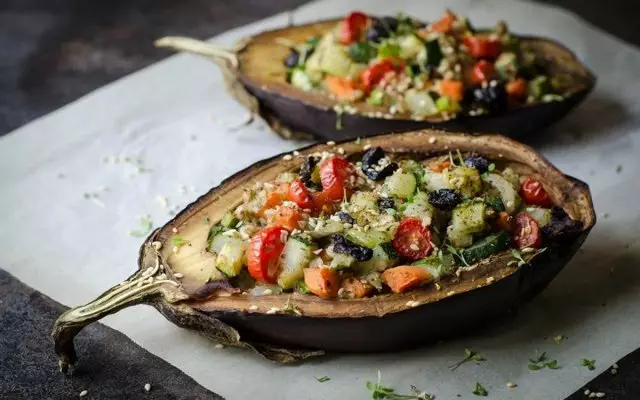 Aubergine gebakken in de oven - de beste recepten van heerlijke gerechten met een foto 10507_13