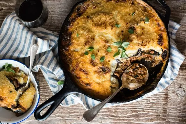 Aubergine bakt i ovnen - de beste oppskrifter av deilige retter med et bilde 10507_17