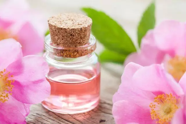 Roses essential oil