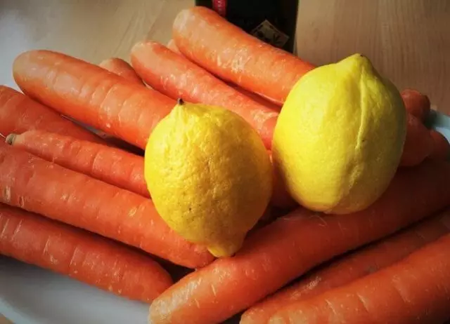 Ang maskara sa buhok nga carrot-lemon