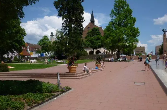 小さな町の広場
