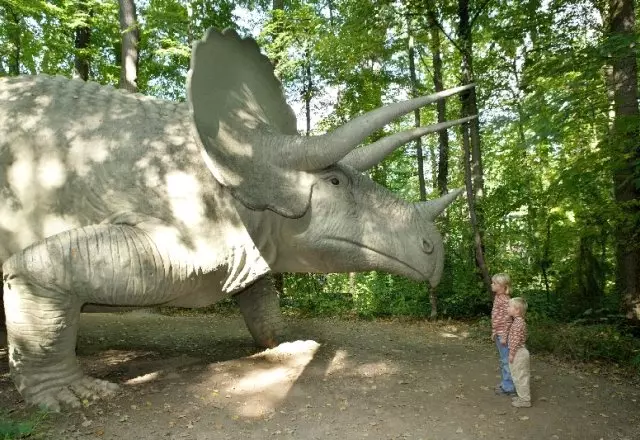 Triceratop mubunini bwuzuye