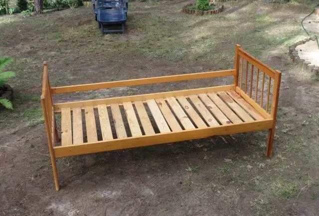 Banc de jardí del vell llit - Classe mestra pas a pas amb foto