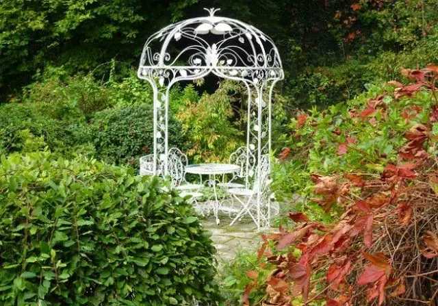 Beautiful and simple garden gazebos 1415_39