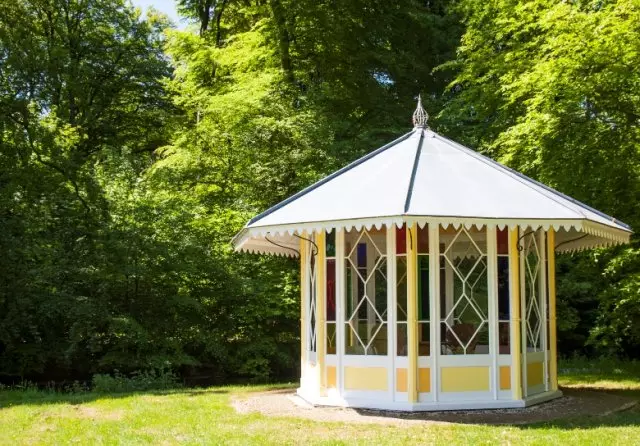 Gazebo på platsen