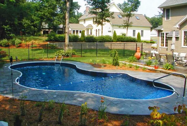 Which pool to install in the country? 1432_27