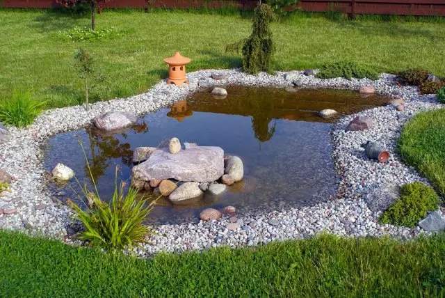 Rybník s kamienkami