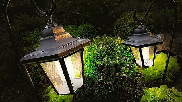 Suspendovane lampe na solarnim panelima