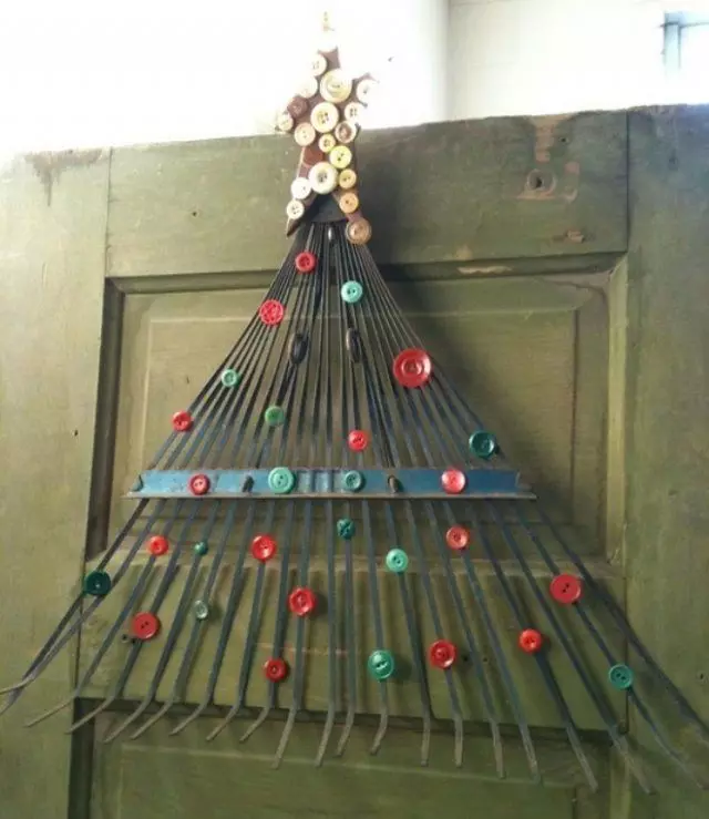 Божићно дрвце из баштенског раке-а
