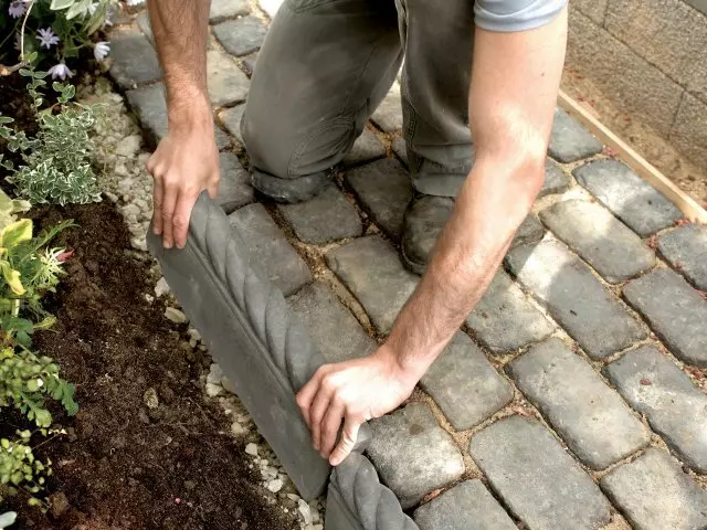 Lægning af Border Paving Slabs