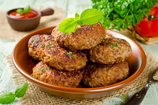 ओव्हन मध्ये cutlets