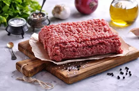 Zvakavanzika zvekubika zvinokatyamadza imba yekubheka: Maitiro ekubika nyama minced nyama 1487_3