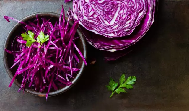 Secretos del delicioso Borscht con repollo fresco.