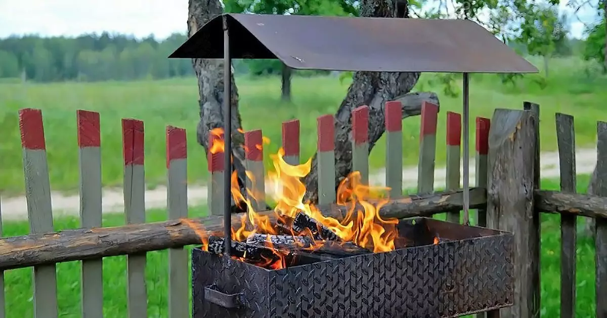 I Russland vil Dachensons bli forbudt Burn Bonfires i et privat område