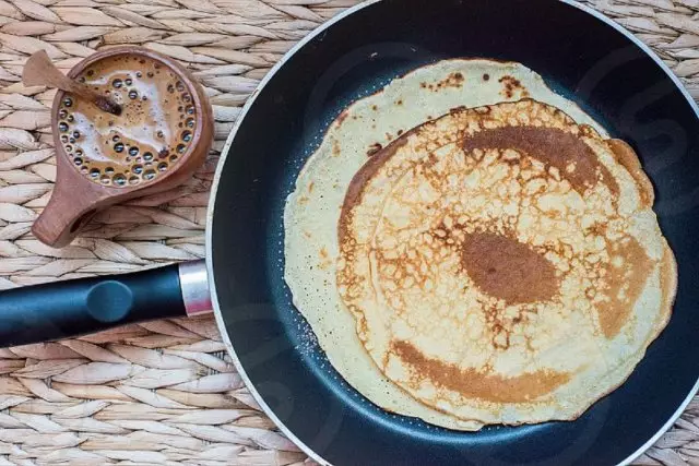 9 resep pancake yang tidak biasa ke Maslenitsa 1746_11