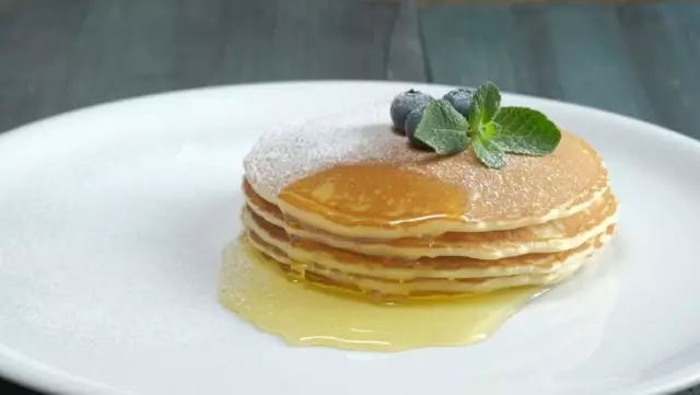 9 resep pancake yang tidak biasa ke Maslenitsa 1746_9