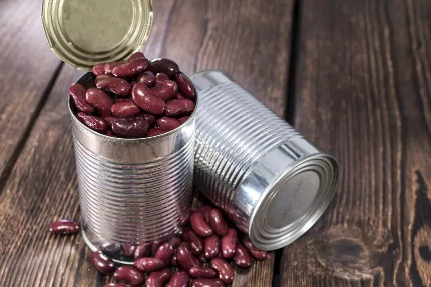 錫罐，豆類，思考+為山寨+和花園照片
