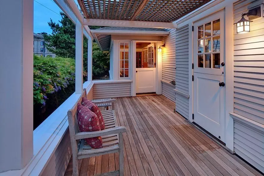 Πώς να κάνετε μια βεράντα σπίτι πιο άνετο: 6 απλές ιδέες στις φωτογραφίες 187_50