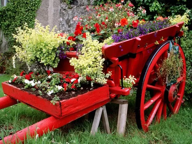 Flowerbed from cart