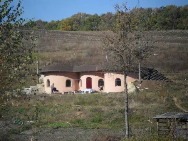 Casa di borse con terra