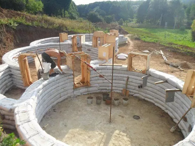 Costruire una casa dai borse a terra