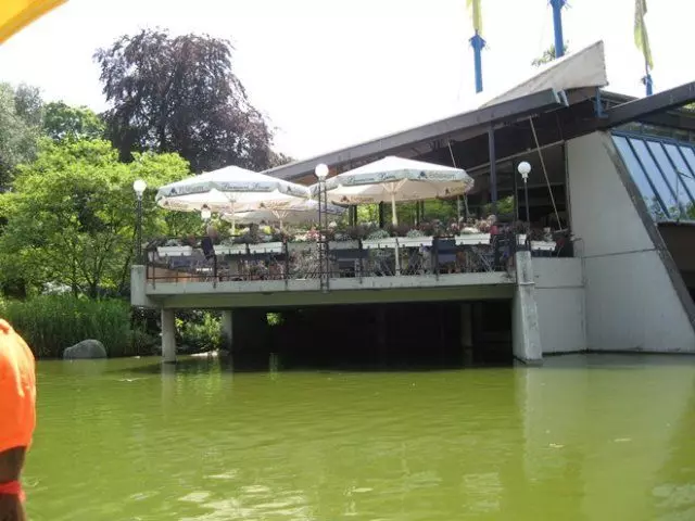 Kawiarnia nad rzeką