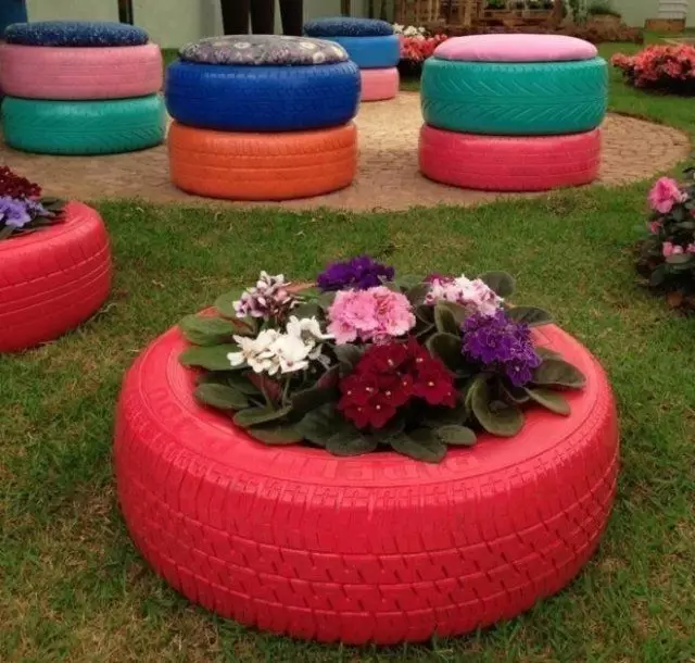 Flowerbed nchini: fantasies ya maua na mikono yao wenyewe 3561_19