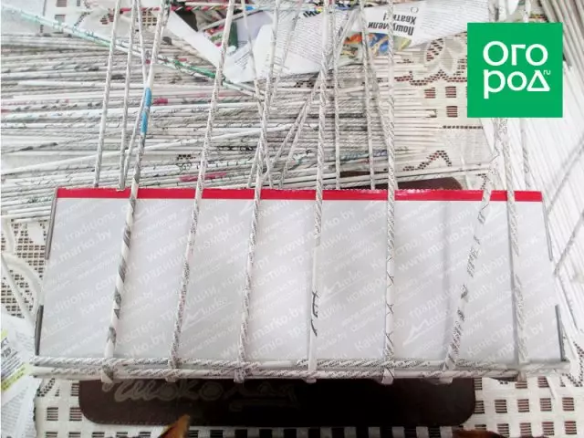 Weaving from newspaper tubes