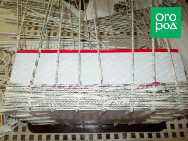 Weaving from newspaper tubes for beginners