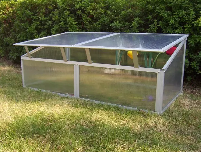 Installation of polycarbonate greenhouse
