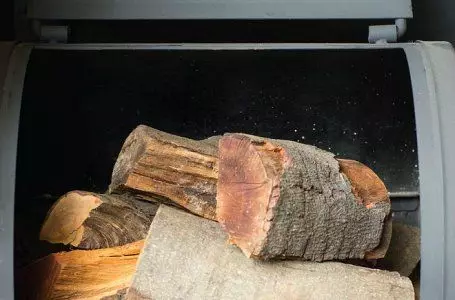 Izberite drva za pečico, kad in kamin 419_17