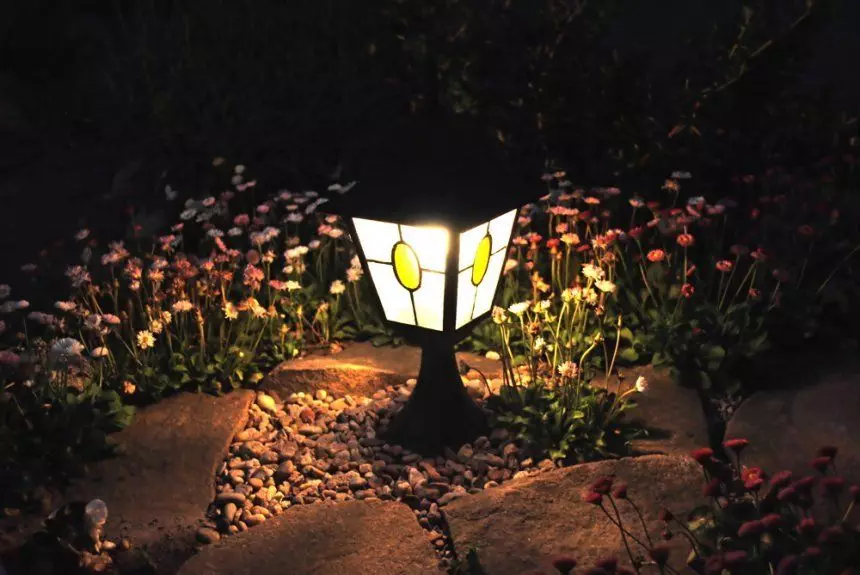 Lanternas de jardim: brincar com iluminação 4282_18