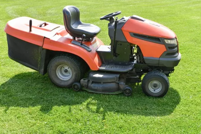 Traktor za mačje trave