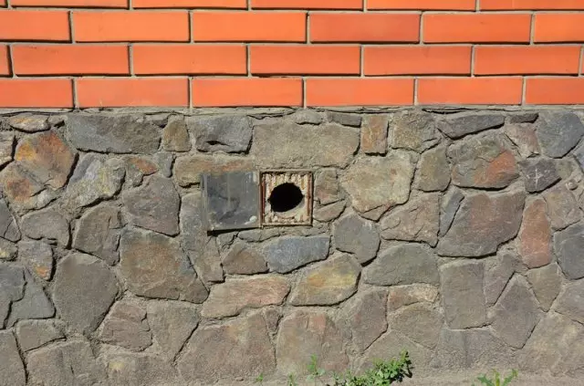 Apertura della ventilazione nella fondazione