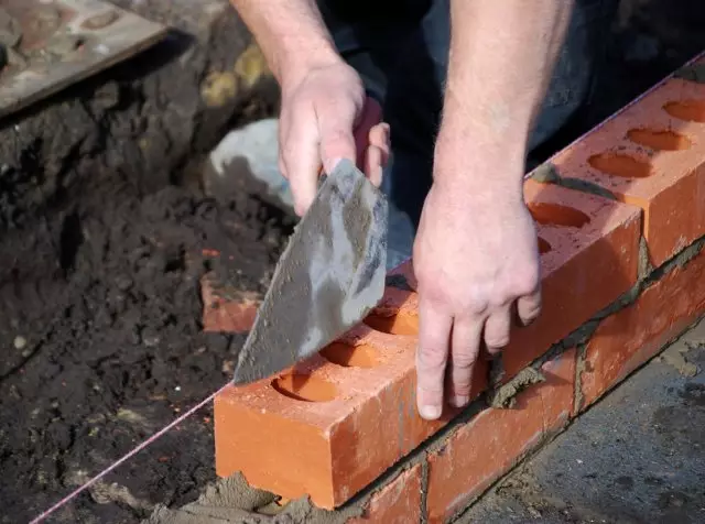 Apa yang bisa dibuat dari batu bata yang tidak perlu di negara ini: 10 ide yang berguna