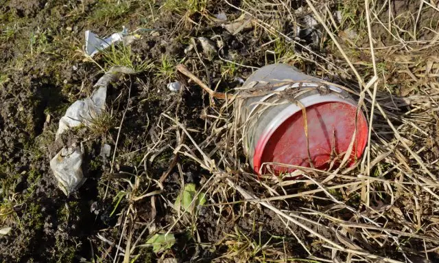 basura en el sitio