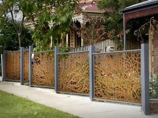 Fences maka ụlọ mmiri n'oge ọkọchị: ụdị na atụmatụ nke ihe 478_9