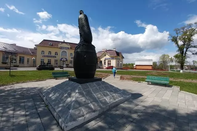 Monument kwa matango katika Lukhovitsa.