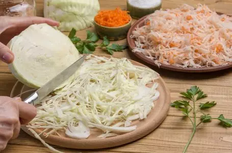 हिवाळा साठी कोबी salads आणि दररोज: सर्वोत्तम पाककृती 5384_17