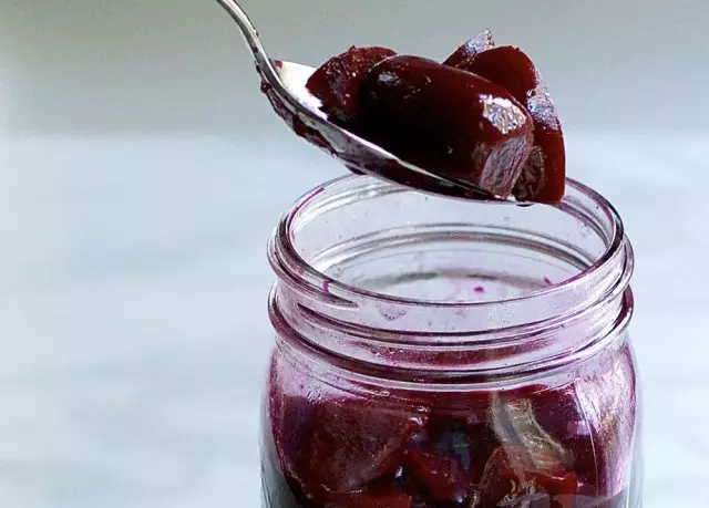 Marinated Beets for the Winter - Recipes with sterilization and bê 5417_9