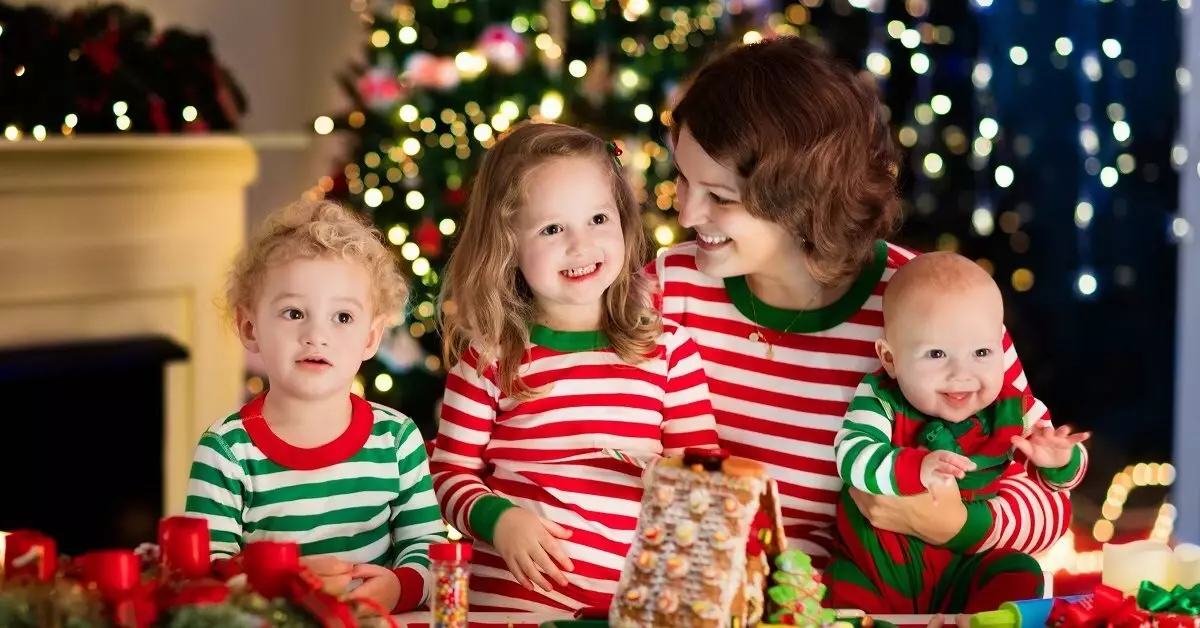 New Year's table for children - how to feed a little girl in a holiday