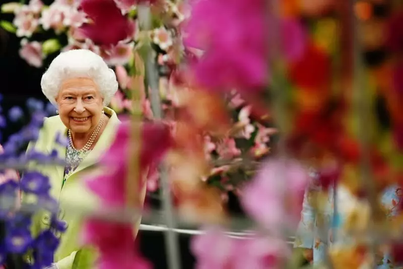 Queen dans le jardin