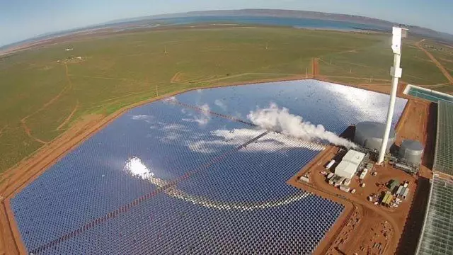 Come è la fattoria che lavora sull'energia solare e sull'acqua di mare 7958_5