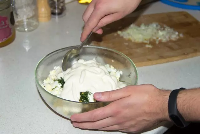 Hur man ersätter majonnäs i en sallad och andra rätter - de bästa recepten av såser och tankning