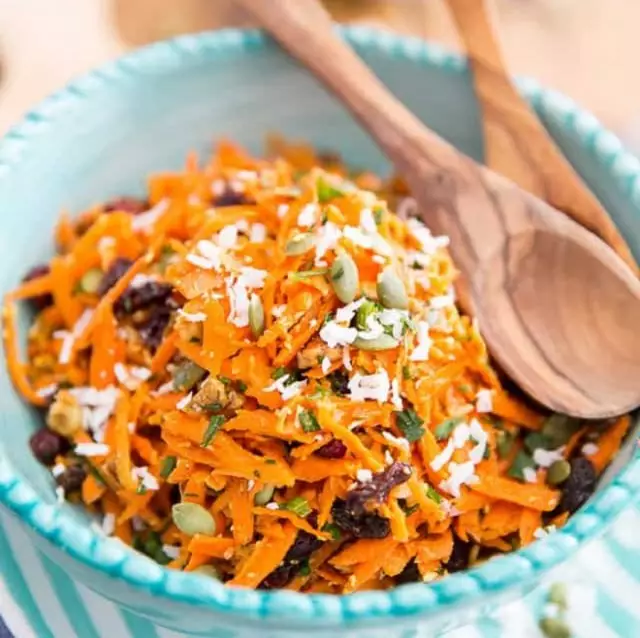 Carrot le Salad ea Walnut