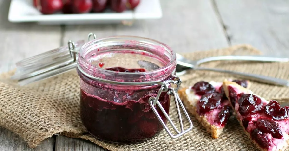 11 Rezepter vun lecker Cherry Jam