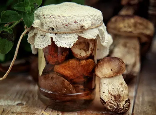 Lecker marinéiert Champignonen - eng Auswiel u Rezepter mat Fotoen 8335_9