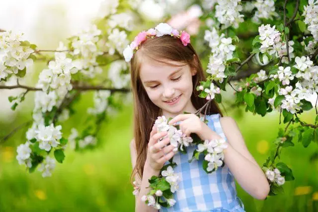 Rimozione di fiori in una mela